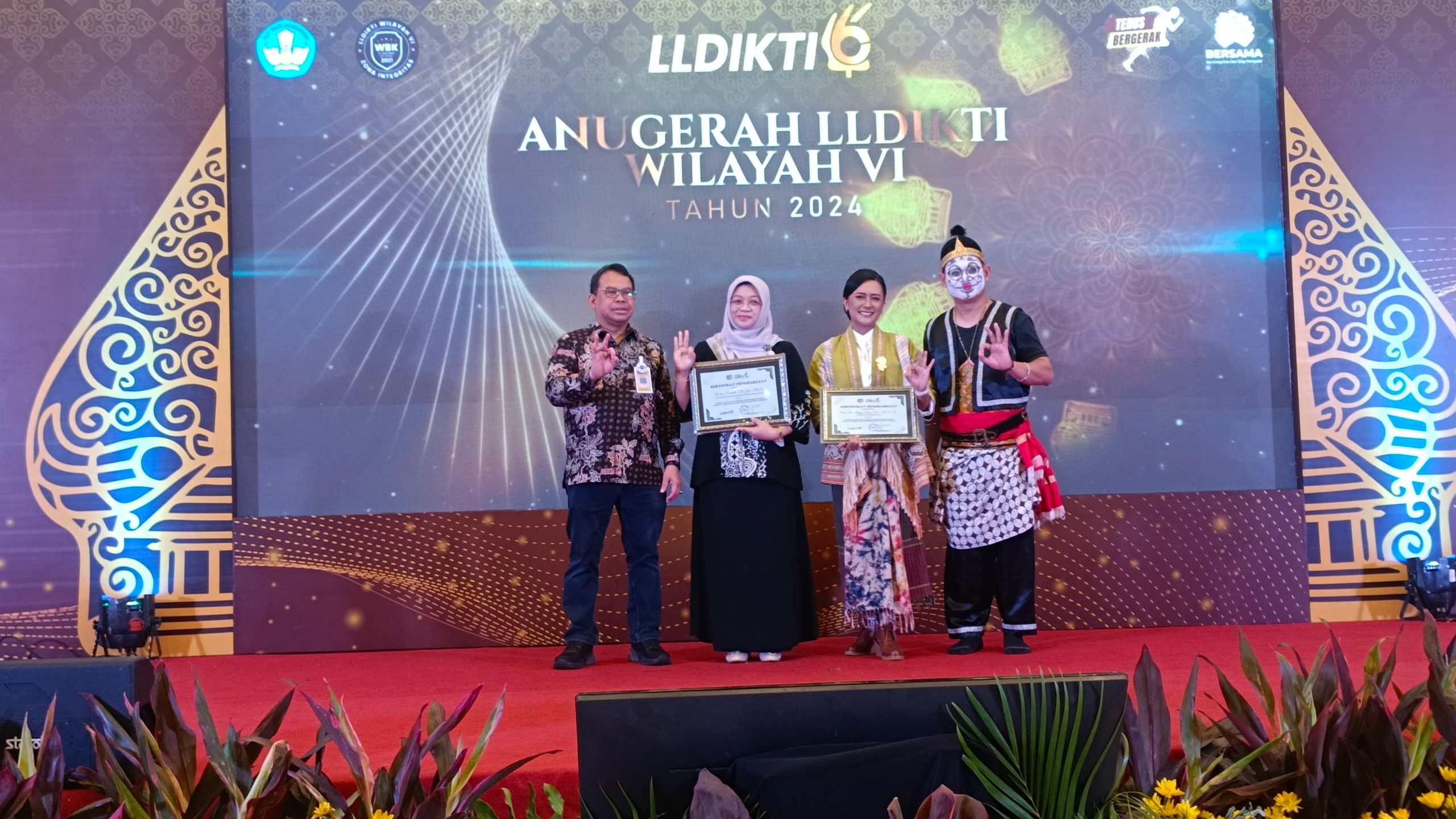 Rektor ITS PKU Muhammadiyah Raih Penghargaan Academic Leader 2024